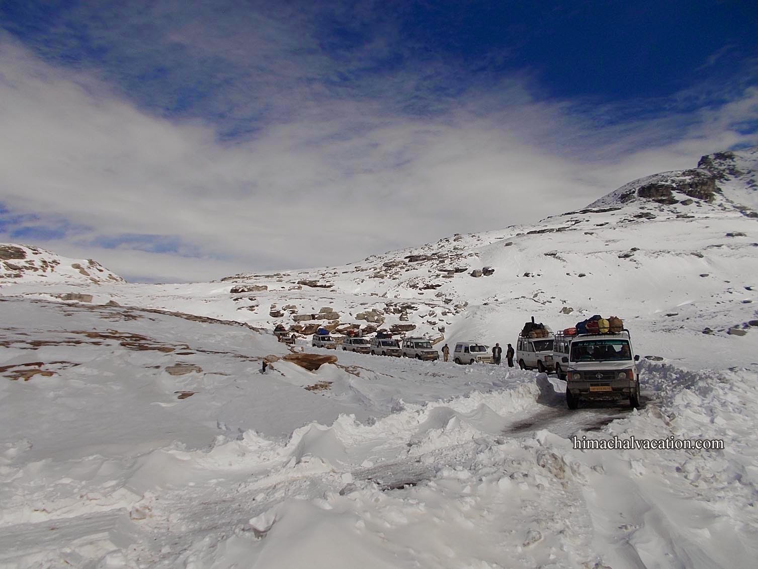 Light snowfall on Rohtang, more to come from Saturday - Discover Kullu ...