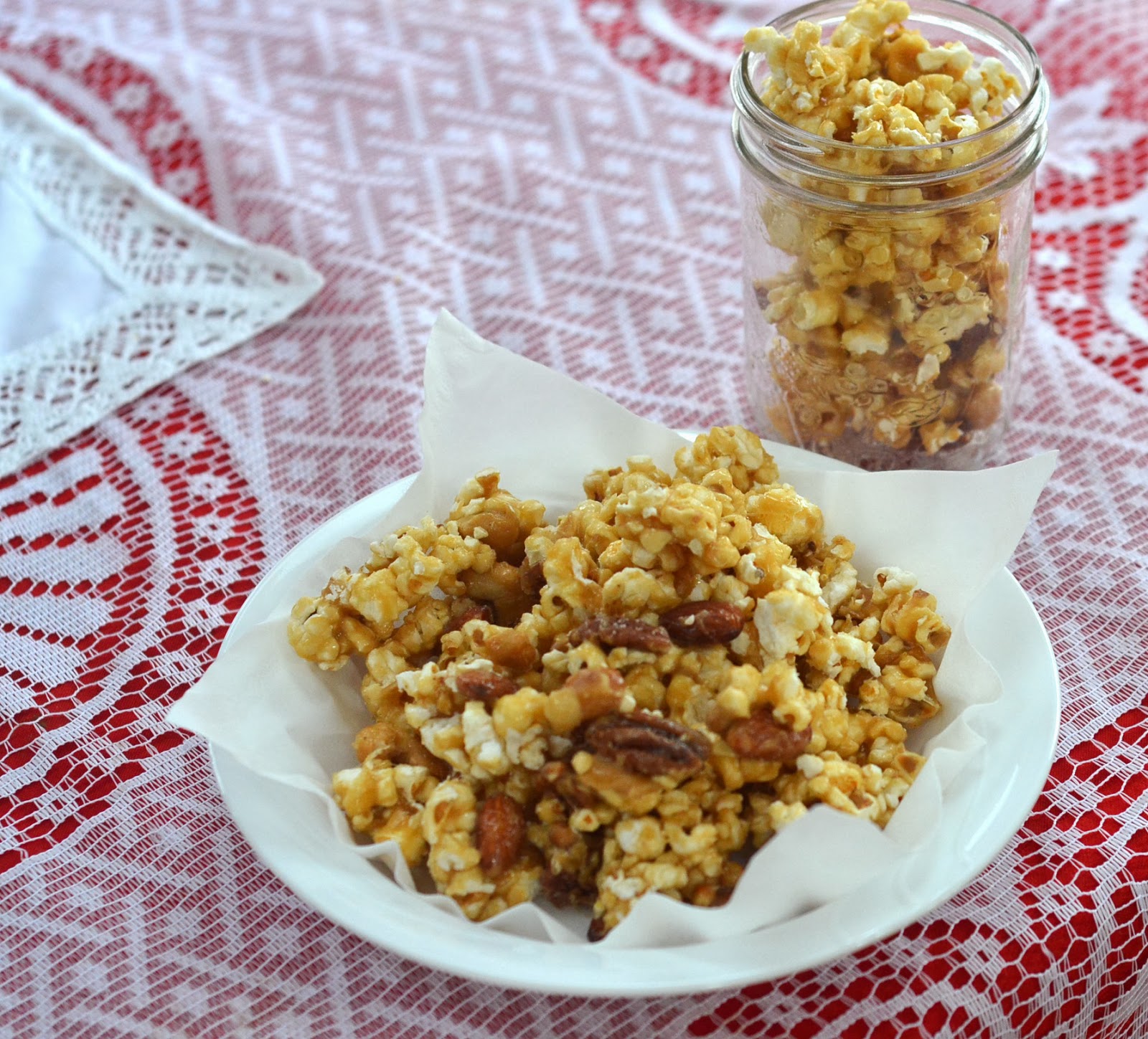 Tošaj & Co.: Salted Caramel Popcorn Nut Medley