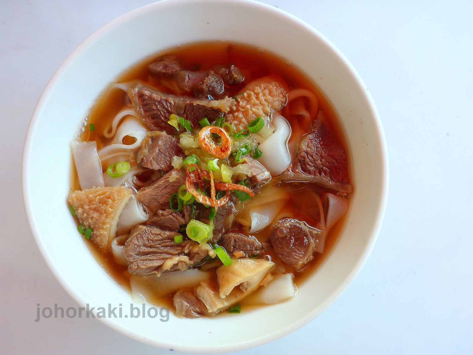 Famous Beef Noodles in Tangkak Johor 东甲牛腩面 |Tony Johor Kaki Travels for ...