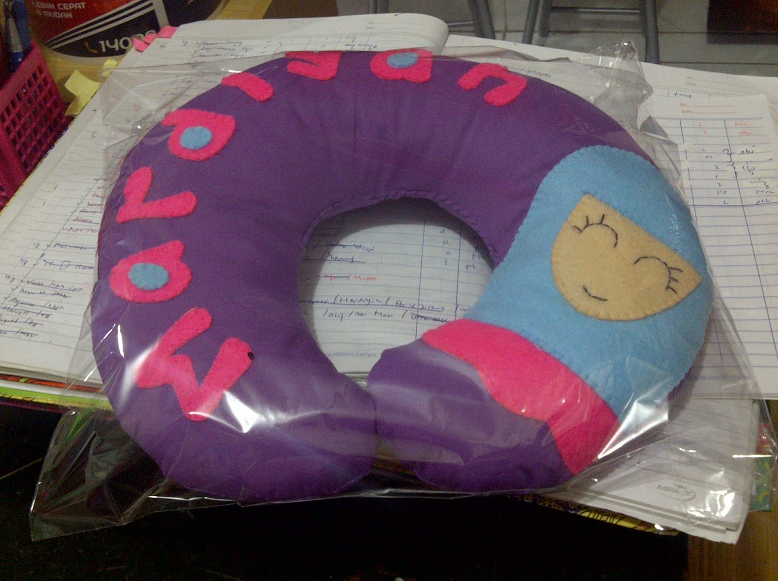 Kreasi Flanel & Katun -Mininodi Souvenir & Gift-: bantal peluk