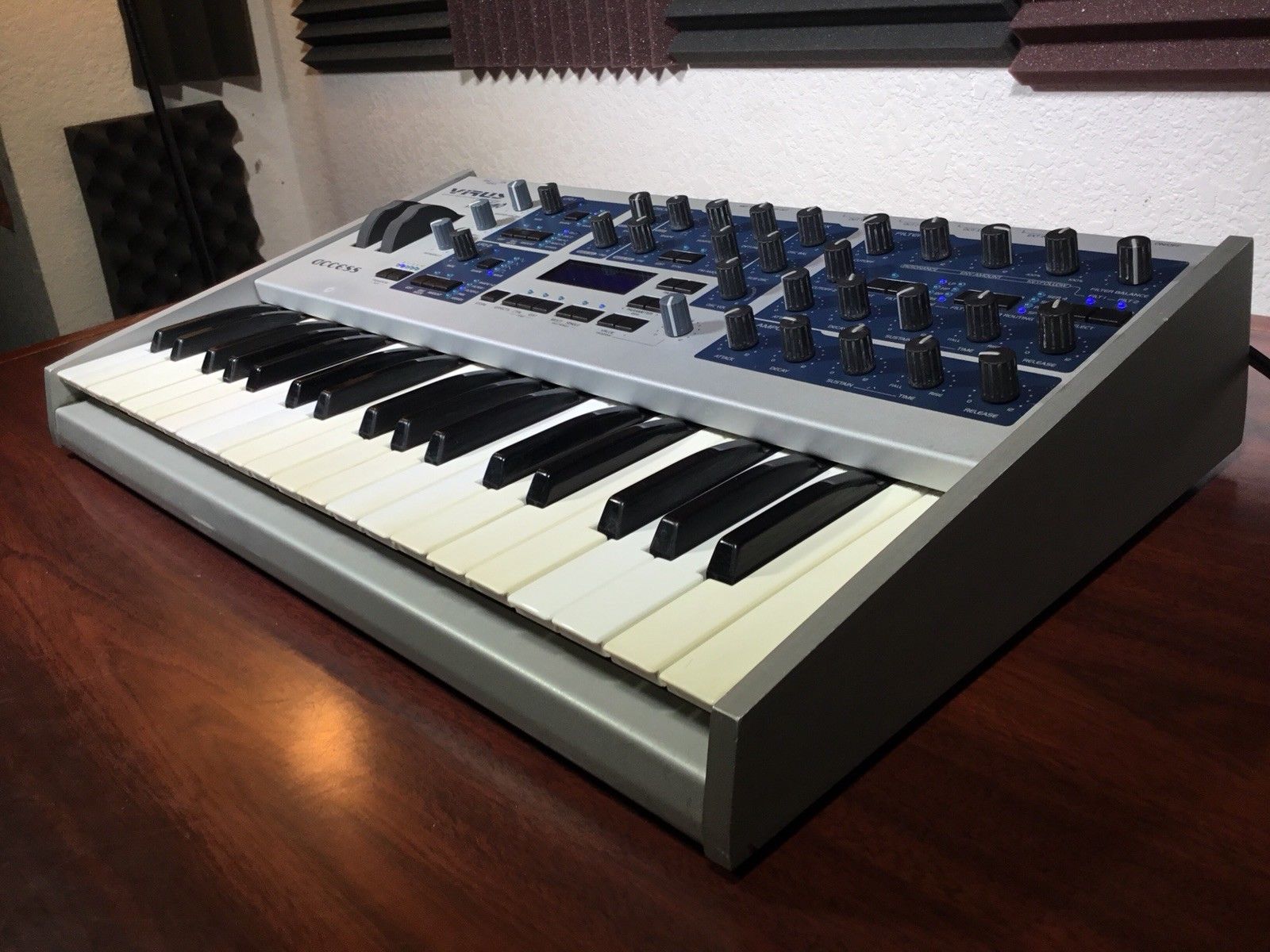 MATRIXSYNTH: Access Virus Indigo Keyboard Synthesizer SN G10000832