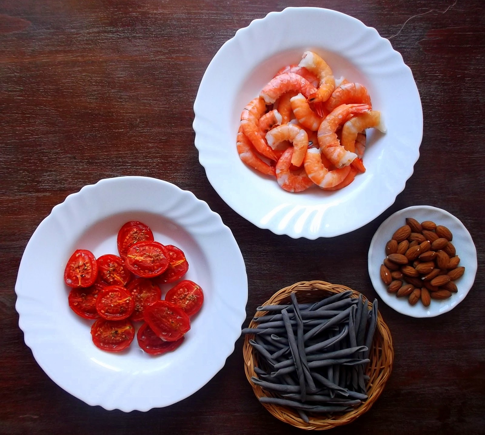 Pain au chocolat: Fileja calabrese al nero di seppia con gamberi ...