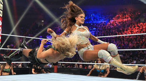 WWE In live!!!!: BETH PHOENIX vs EVE