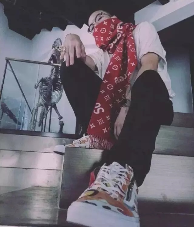 Fkers999: Louis Vuitton x Supreme Scarf