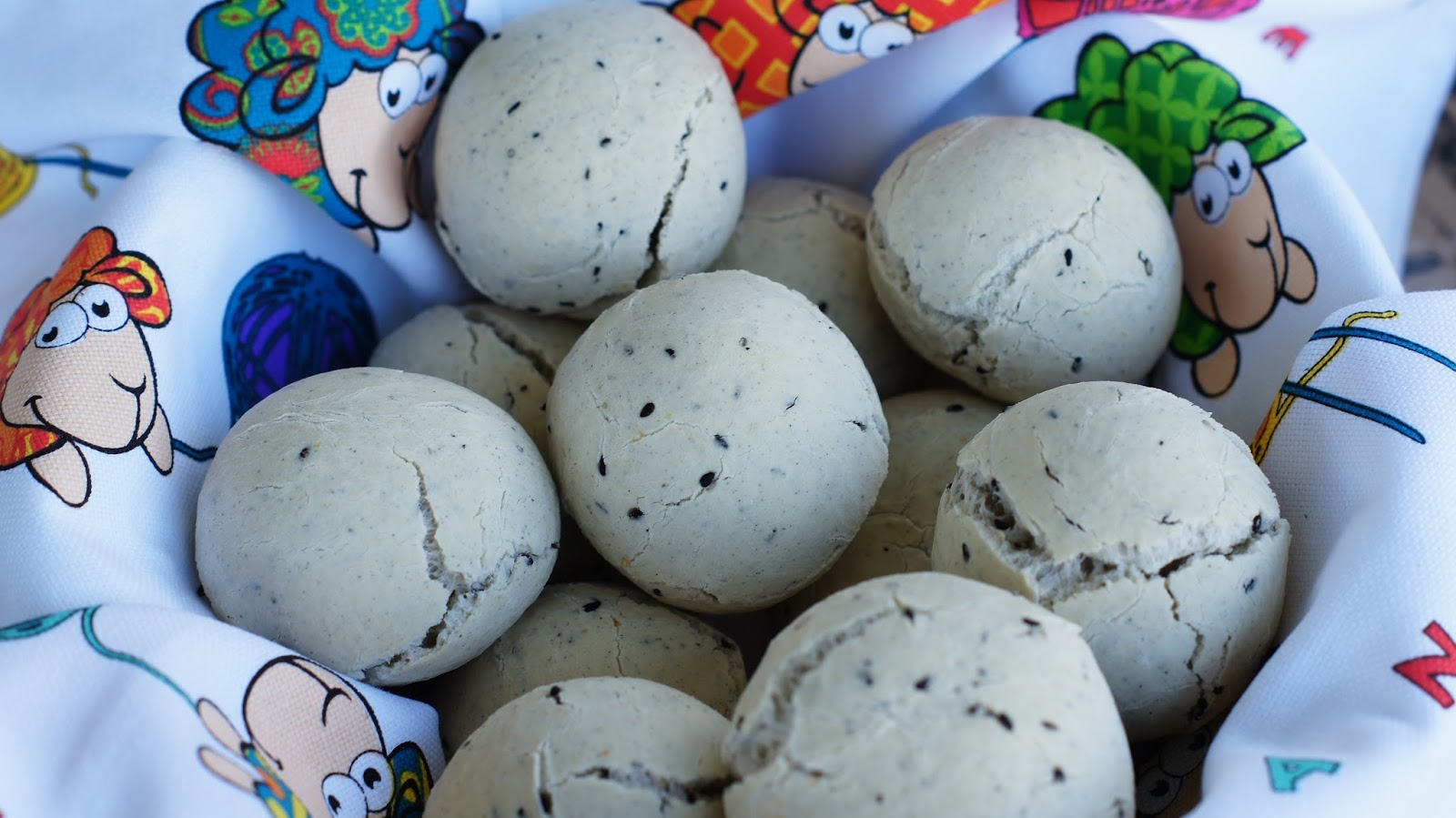 ஜ۩۞۩ஜ Vanessa の 温馨厨房 ஜ۩۞۩ஜ : Korean Sesame Tapioca Bread / Korean QQ Bun