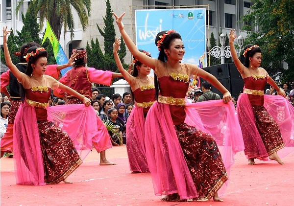 Sejarah dan Perkembangan Tari Jaipong Asal Jawa Barat - Cinta Indonesia