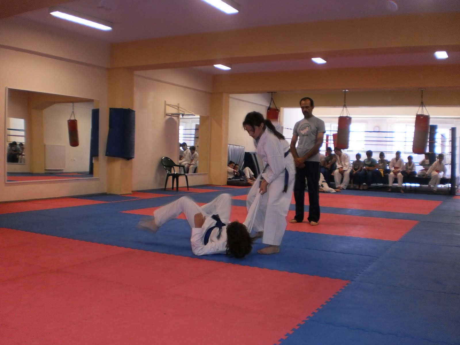 Α.Σ ''ΗΜΑΘΙΩΝ'' ΒΕΡΟΙΑΣ: Εξετάσεις και απονομή ζωνών Okinawa karate σε ...