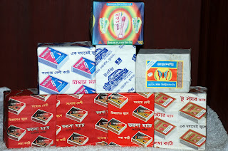 MATCHBOXES AND LABELS COLLECTION: DOZEN MATCHBOXES