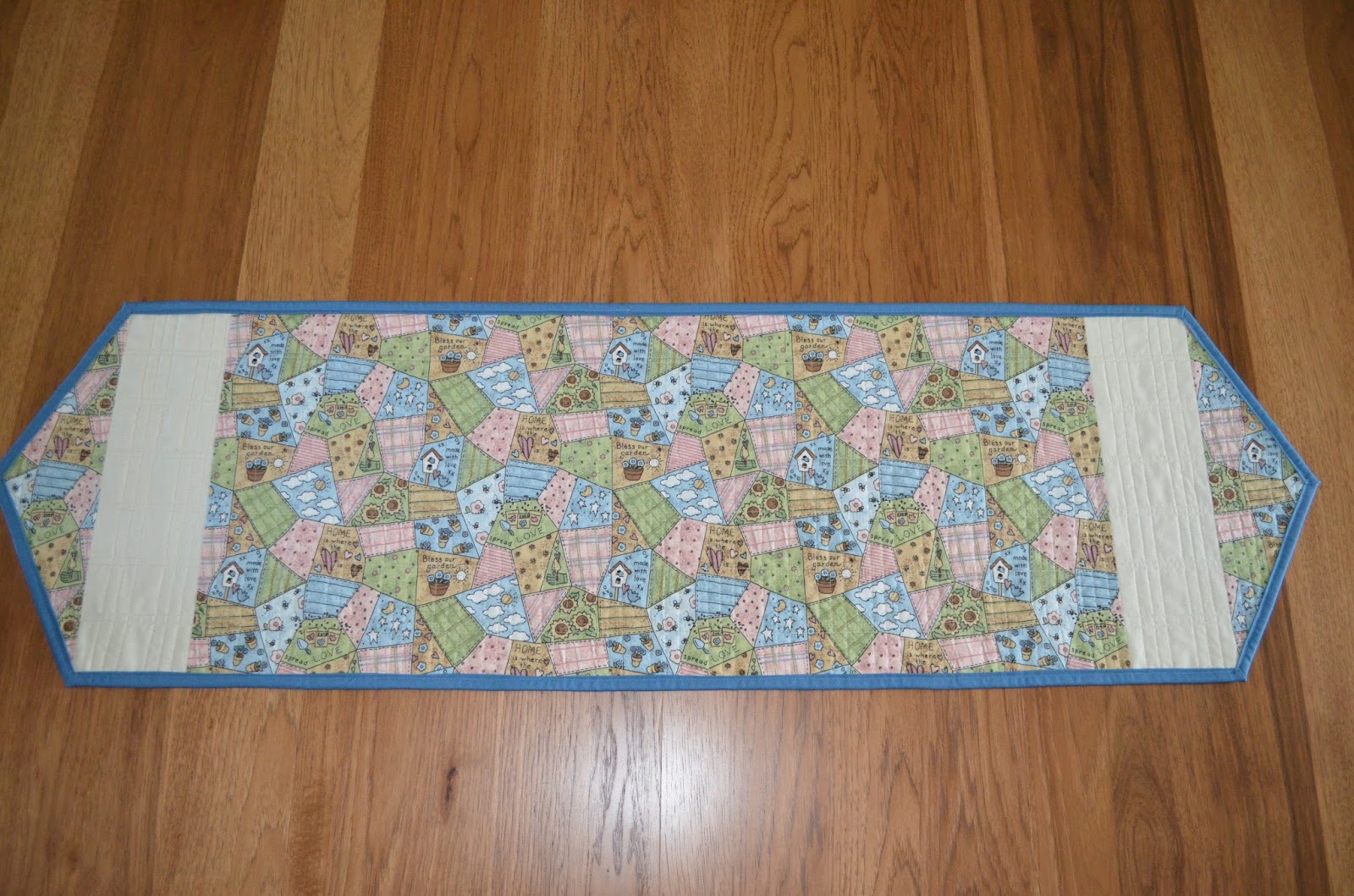 Fresh Dew Drops: Charlevoix tablerunner