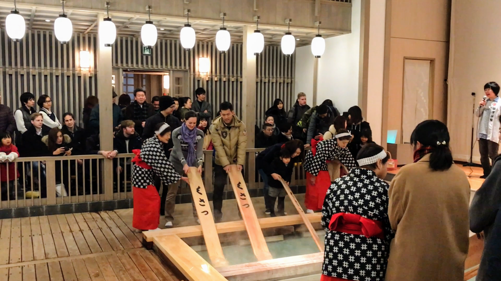 Weekend in Kusatsu Onsen: A Yumomi Experience (湯もみ体験) - Vikingess Voyages