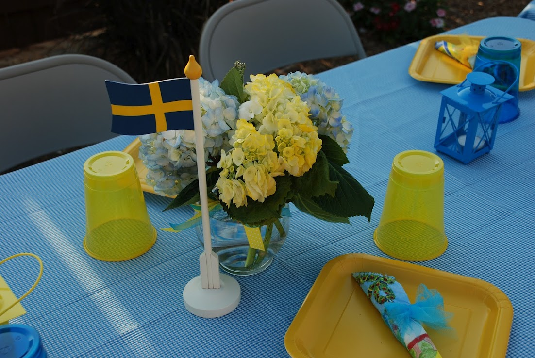 Sweet Dreams of Ribbons and Sprinkles: Midsommar - the table...the food!