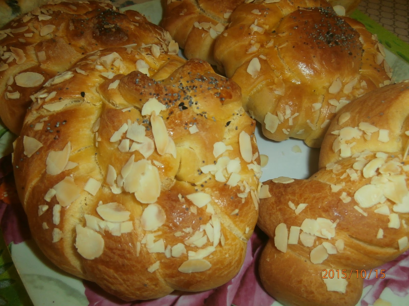 ΠΛΑΘΩ ΖΥΜΑΡΑΚΙΑ ΜΕ ΤΑ ΔΥΟ ΧΕΡΑΚΙΑ ..: ΓΕΜΙΣΤΑ BRIOCHE ME ΣΟΚΟΛΑΤΑ