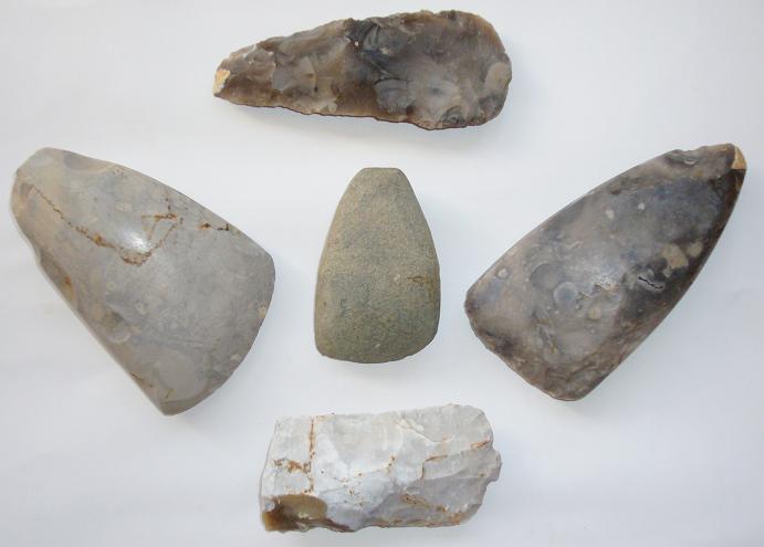 Prehistoire en pays silvanecte: Les haches taillées et polies et erminettes