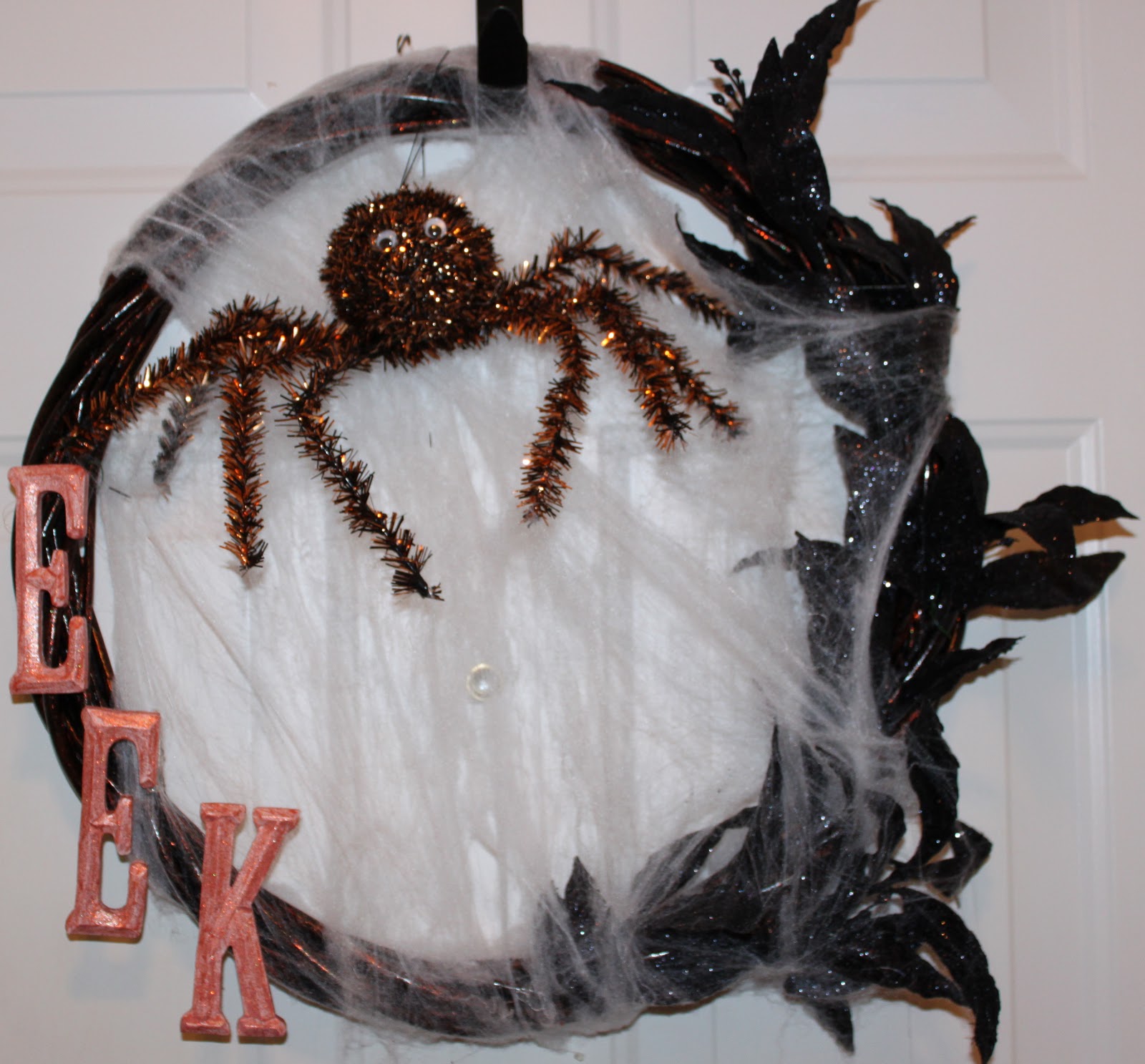 Miss Lovie: Eek! Spider Wreath with Teach. Craft. Love