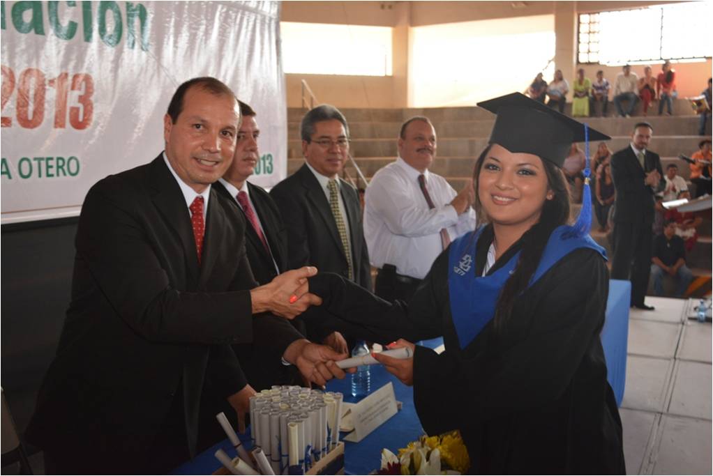 El Mundo: SE GRADUARON 333 ALUMNOS DEL CBTIS 63, GENERACIÓN 2010-2013