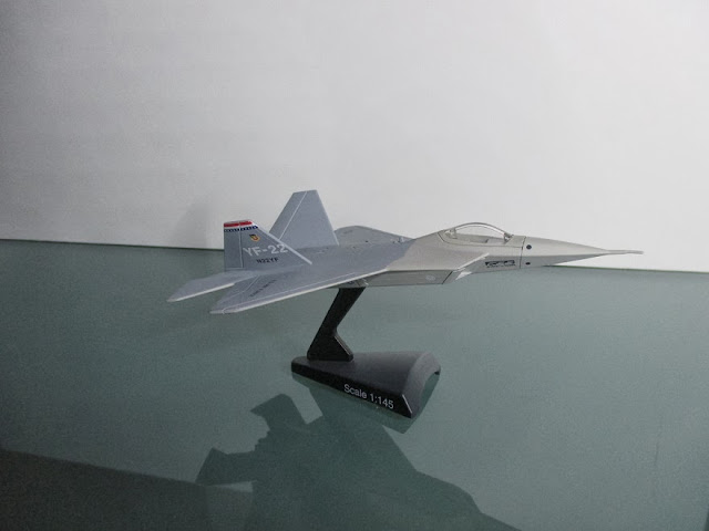 1/144 airbattle: 1/144 Lockheed Martin YF-22 Raptor - by Model Power