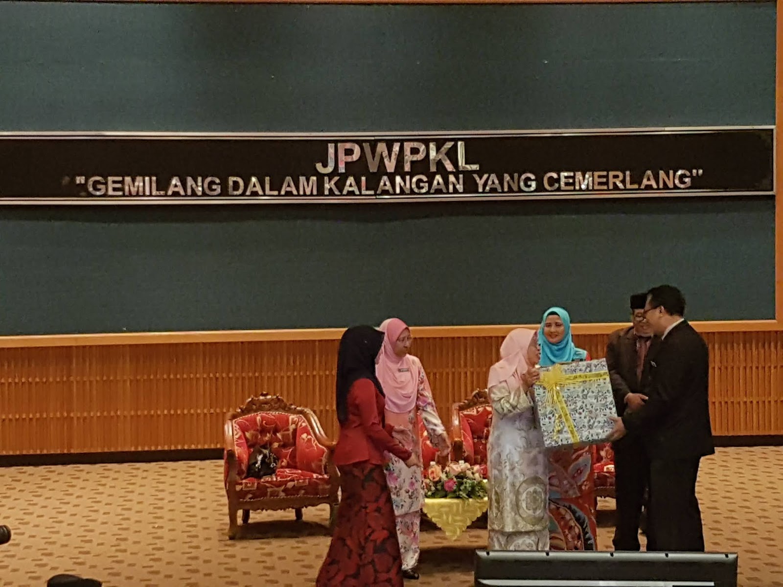 Majlis Persaraan Pengarah JPWPKL: Pn Rusni Bt Ab Jalil - GURU ...