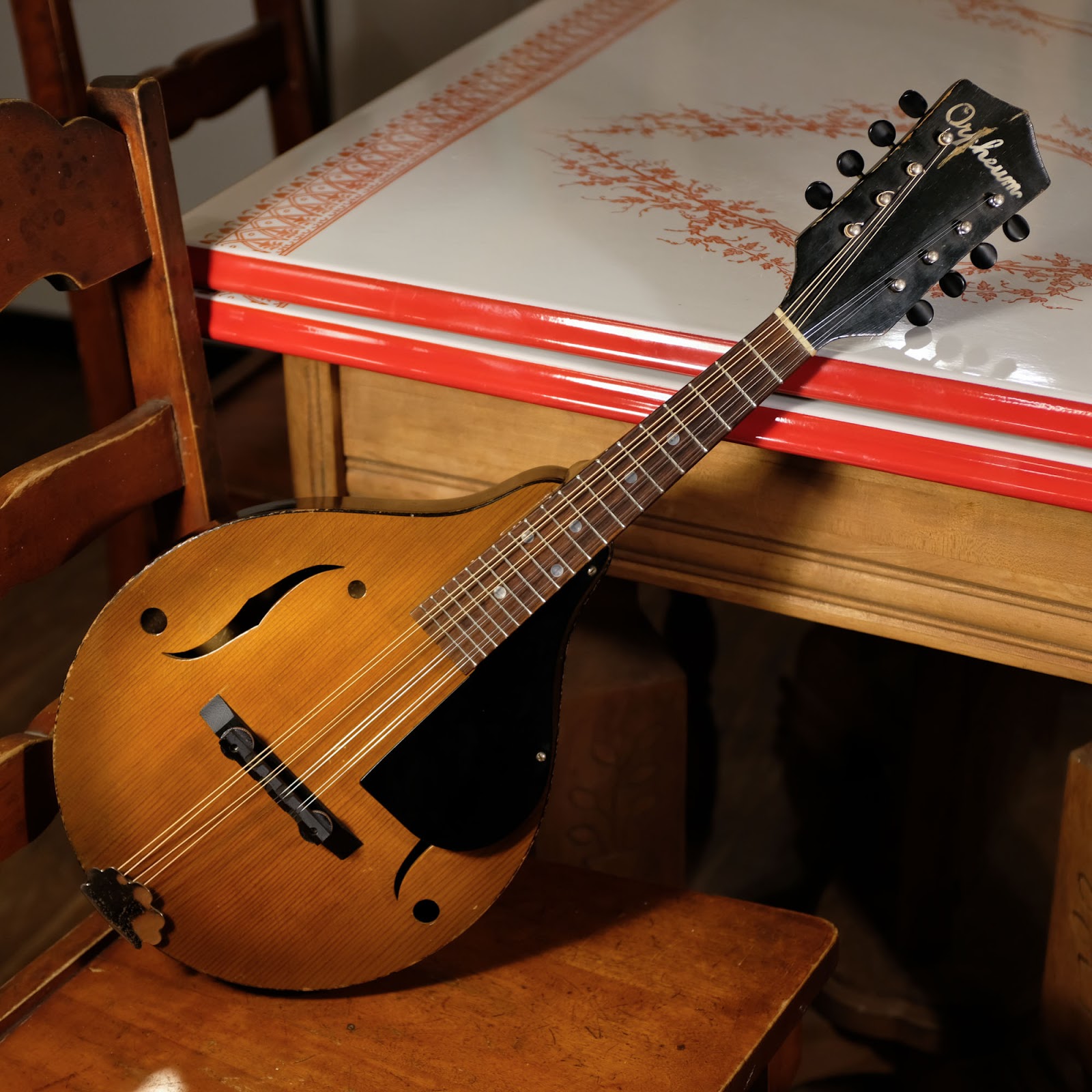 1930s Orpheum-branded Strad-O-Lin Archtop Mandolin