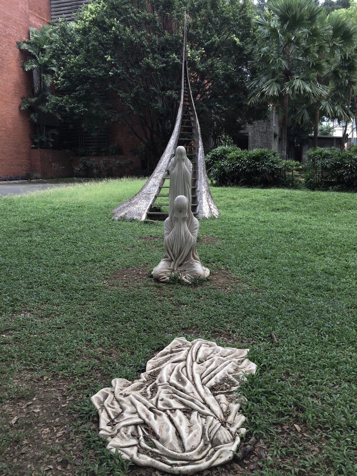 Ang Pagbabalik Lupa @ U.P. Diliman Quezon City; Philippines | Moonlit