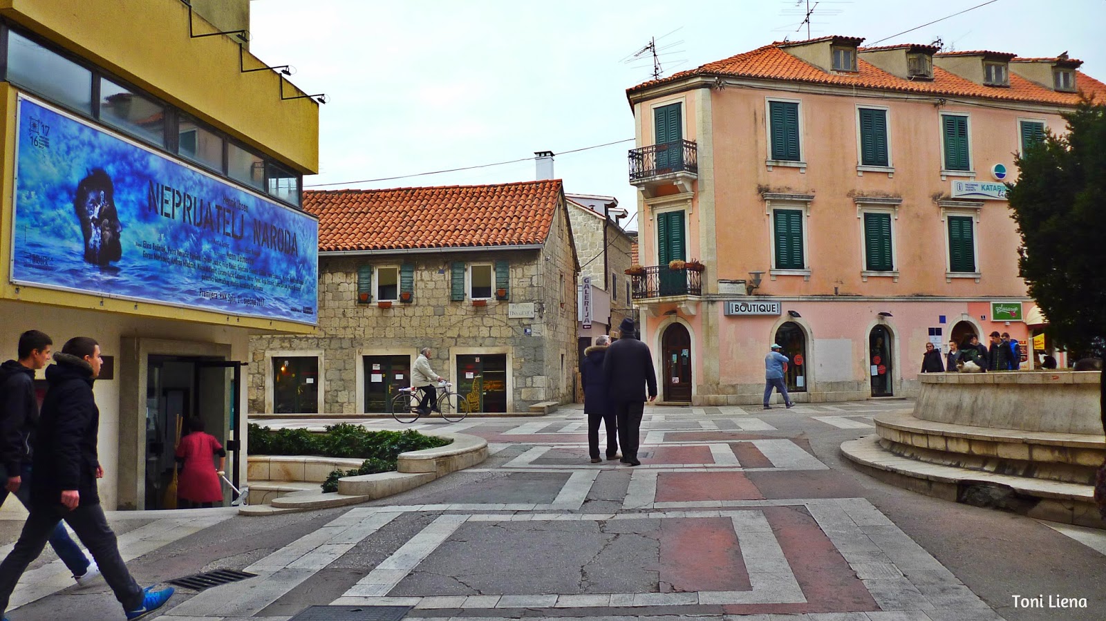 Hrvatski Pjesnici: ČOVJEK JE PAO