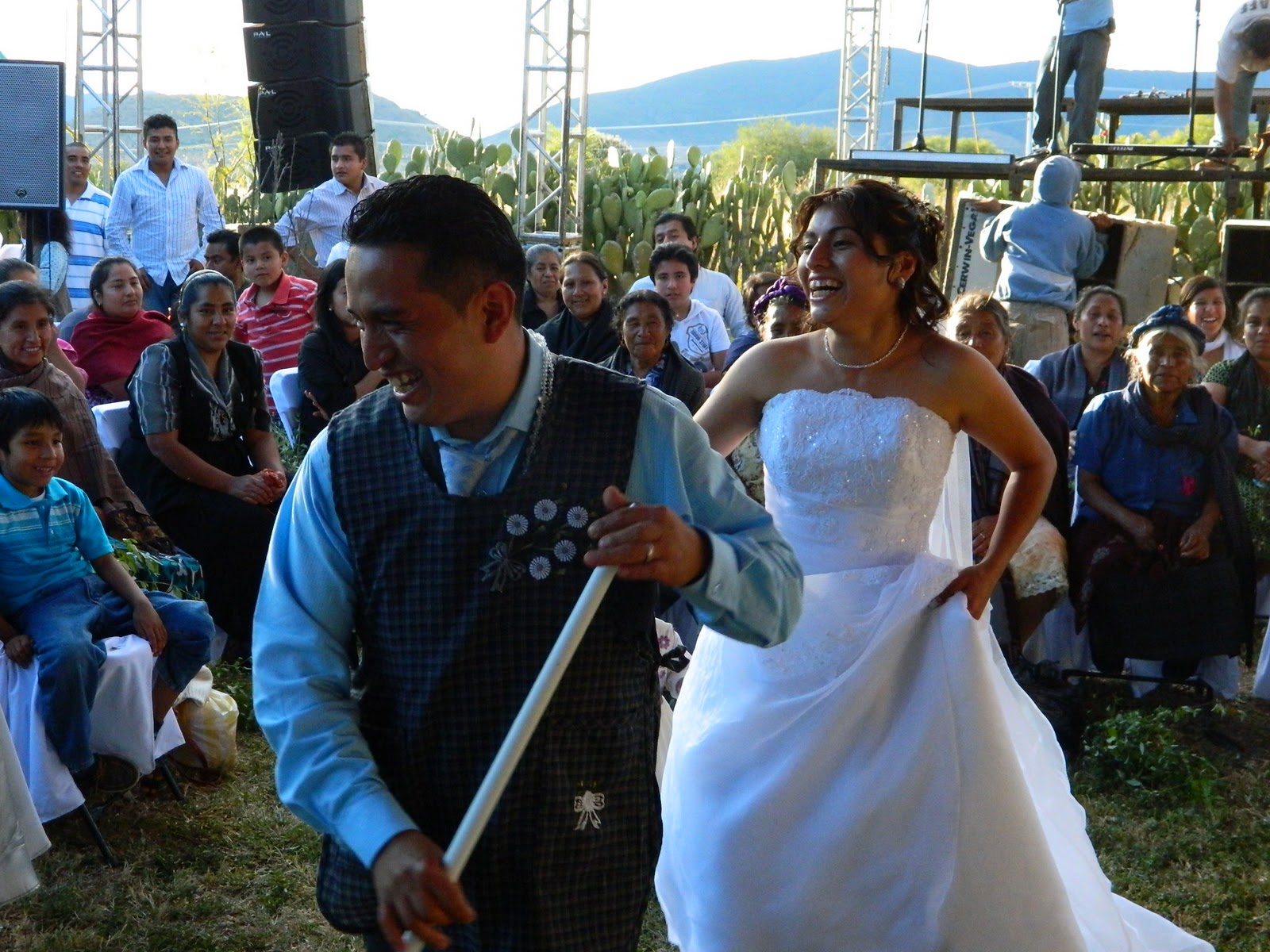 ¿escribes conmigo ?: Una boda típica