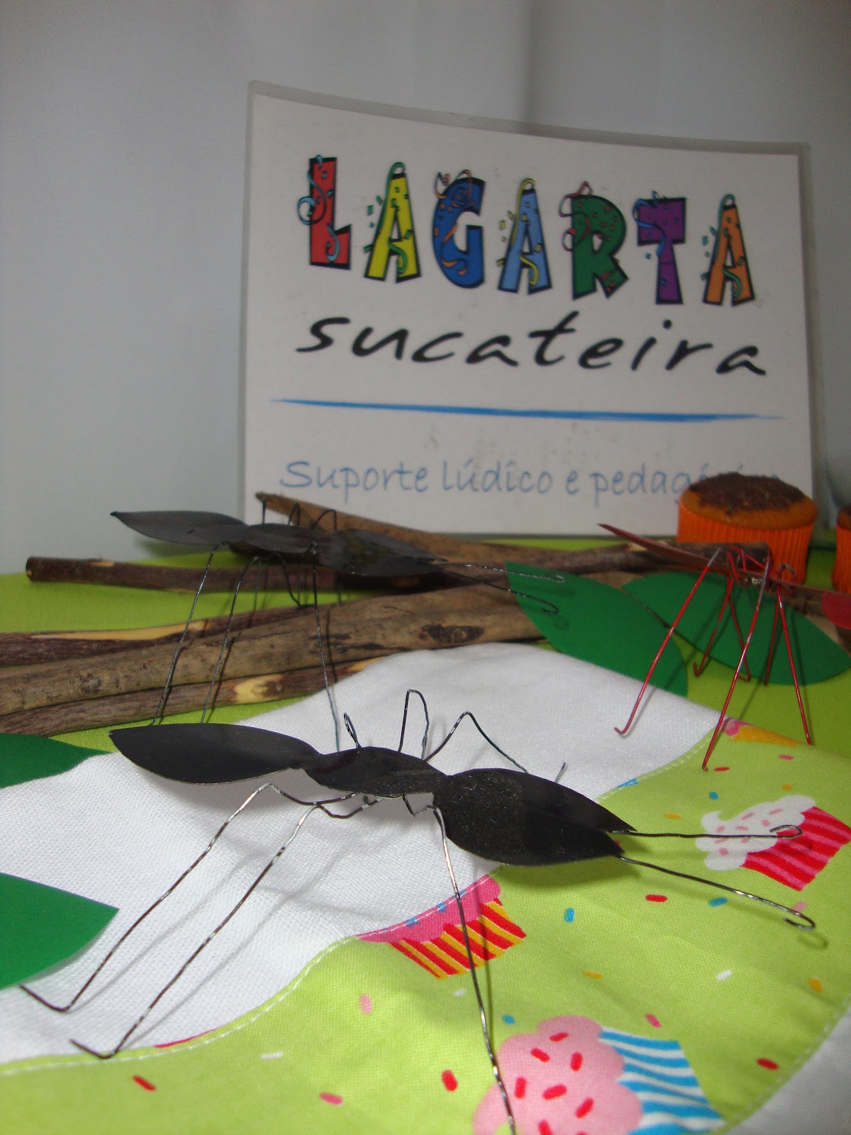 Lagarta Sucateira: FORMIGUINHA, FORMIGUINHA....