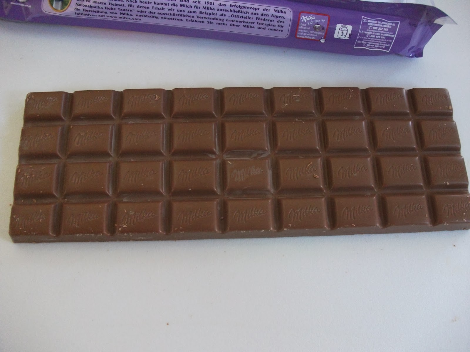 Milka Erdbeer/Strawberry Chocolate Bar Review