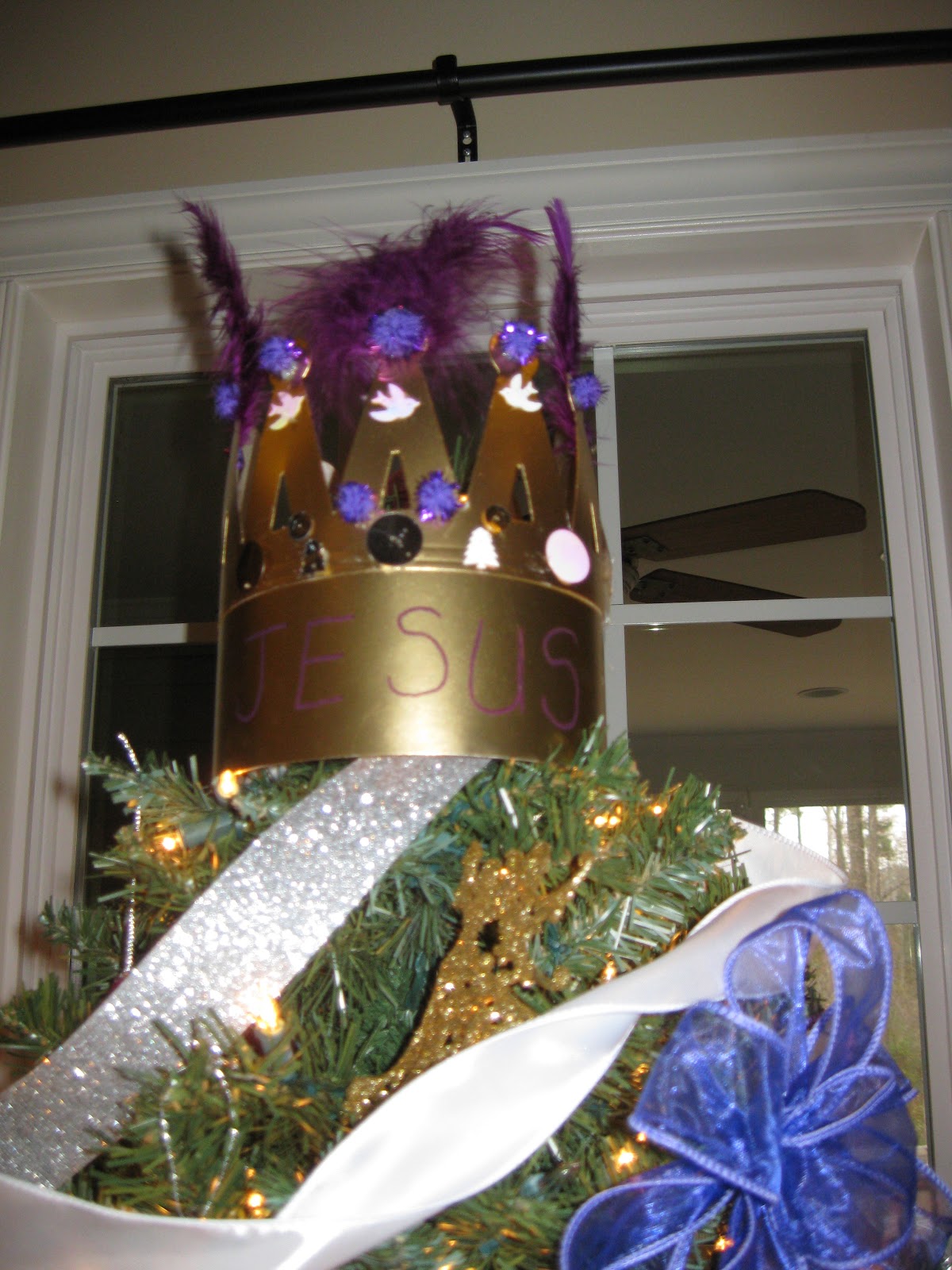 Solagratiamom: Christmas - King Jesus Tree and Gift for Jesus Traditions