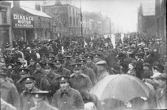 Roads to the Great War: One Pals Battalion and One Man's Story from 1 ...