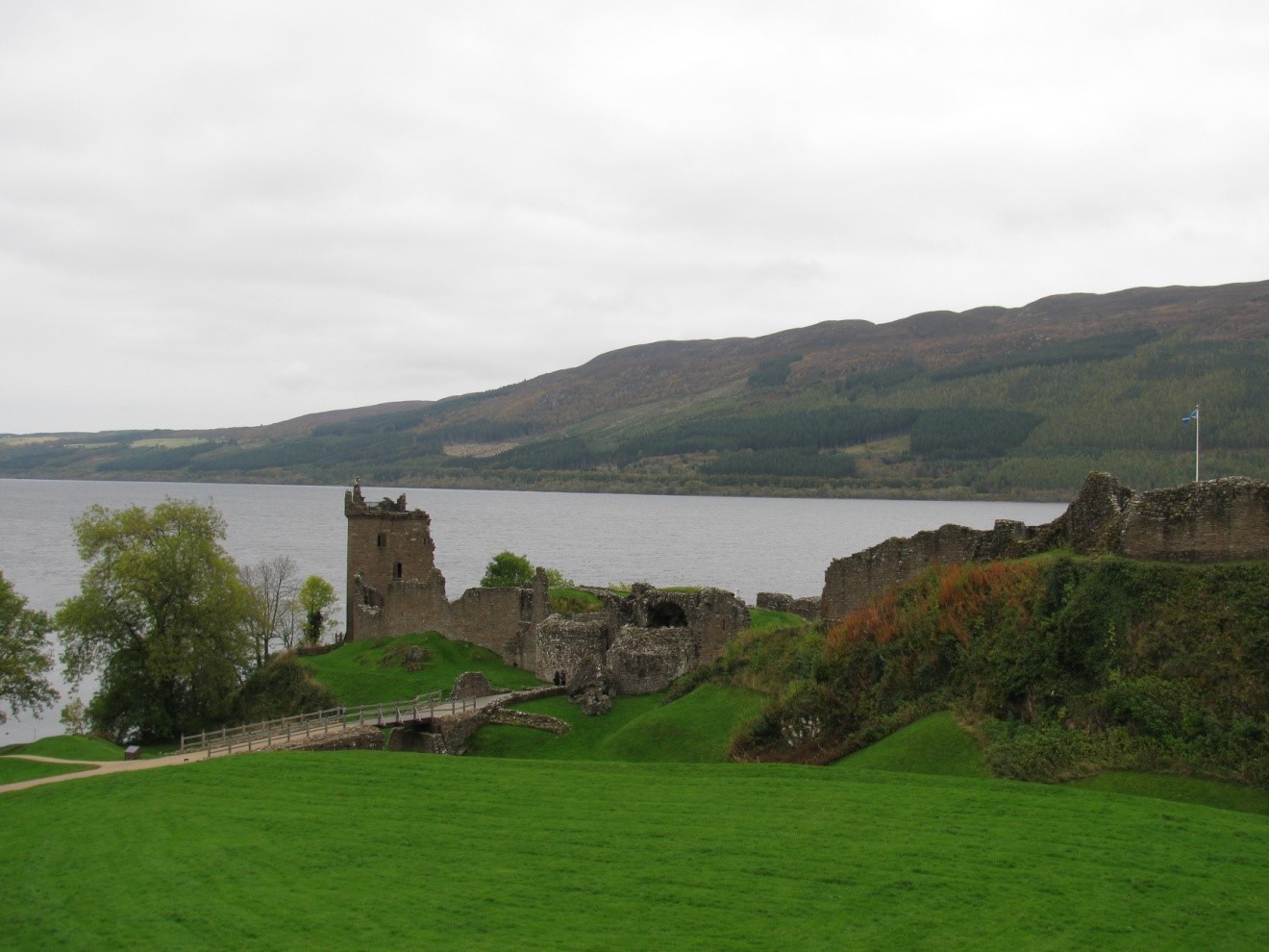 Weekend Wanderluster: Urquhart Castle and Loch Ness (Inverness ...