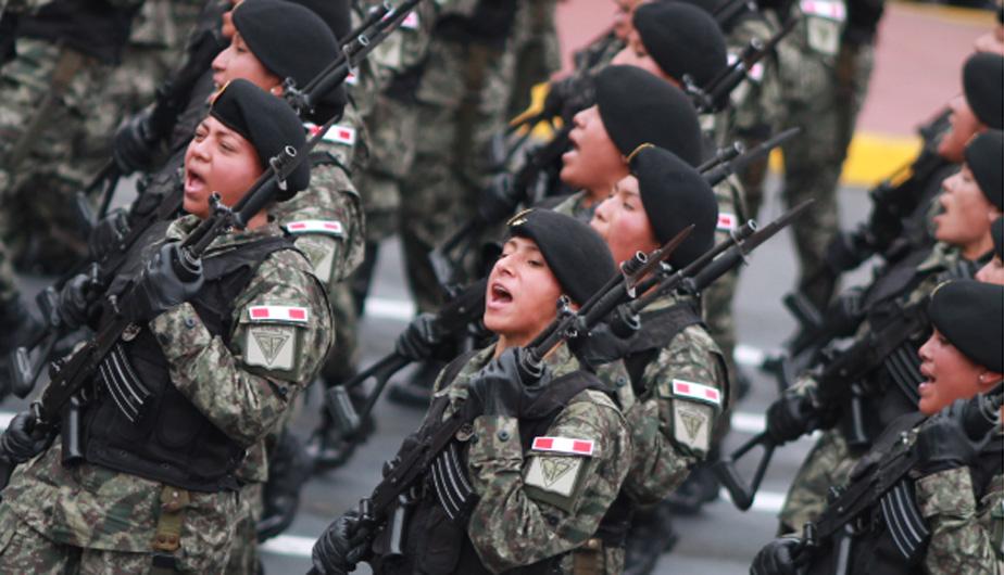 LATINNEWS: MUJERES SE ENROLAN AL EJERCITO PERUANO