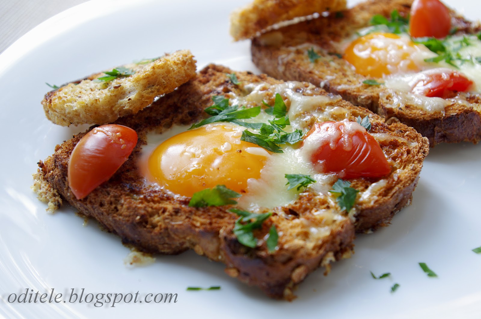 Oditėlės blogas: DUONOS RIEKELĖJE KEPTAS KIAUŠINIS - "BULIAUS AKIS"