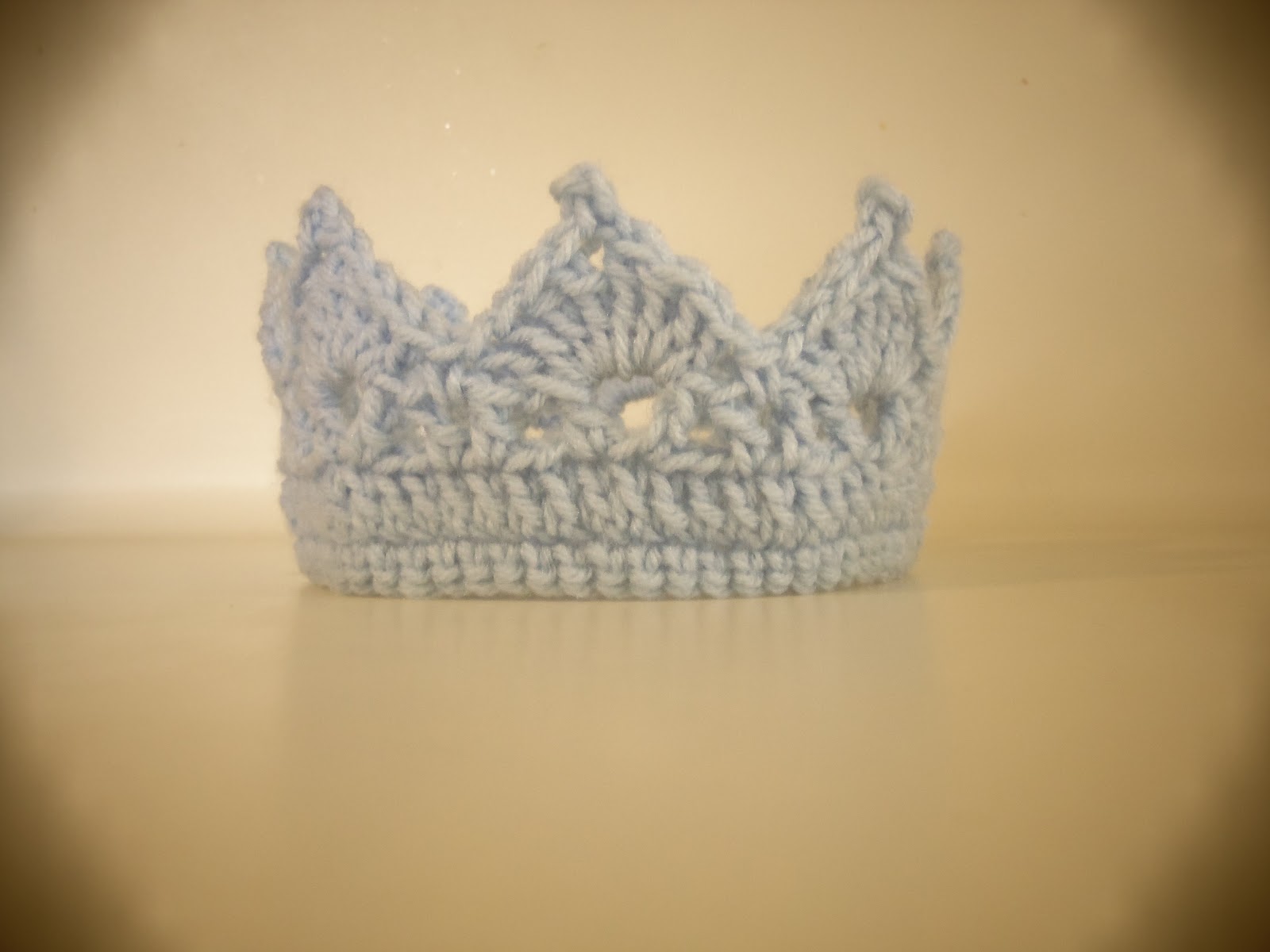 Bizee Hands: Prince and Princess Crowns