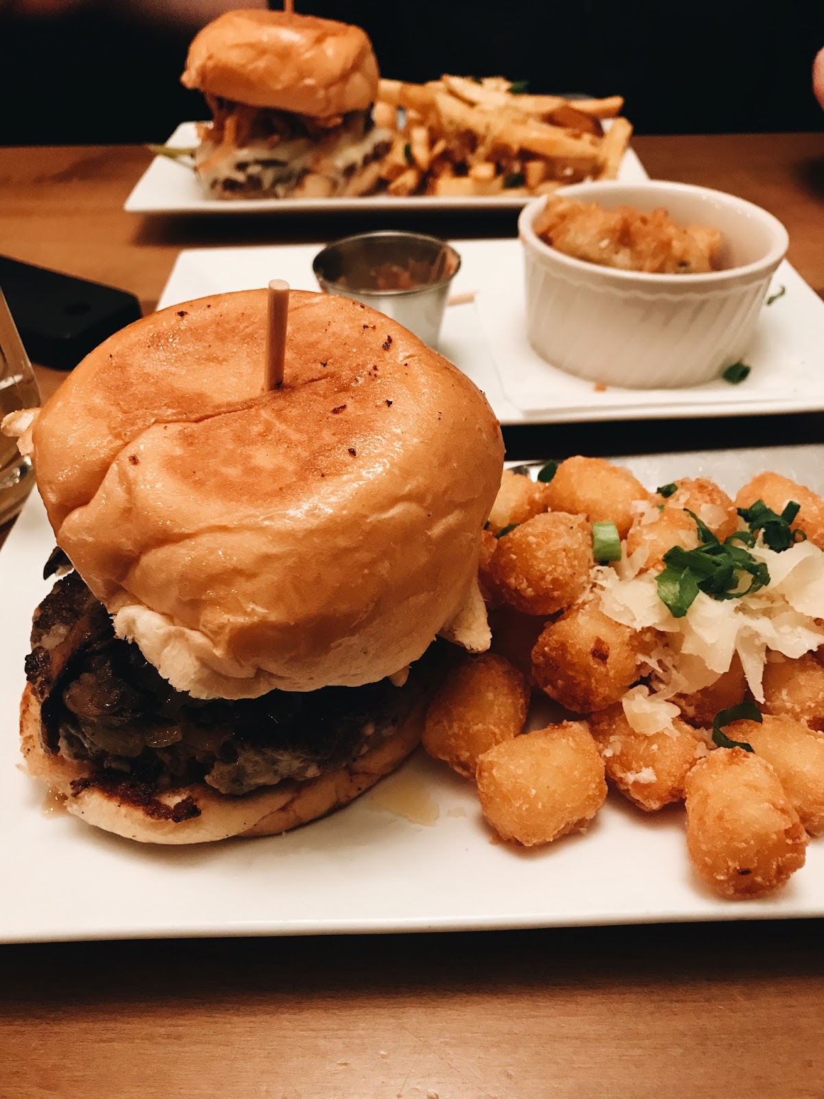 N I C H O L L E S O P H I A: Places to Eat in Nashville, Tennessee