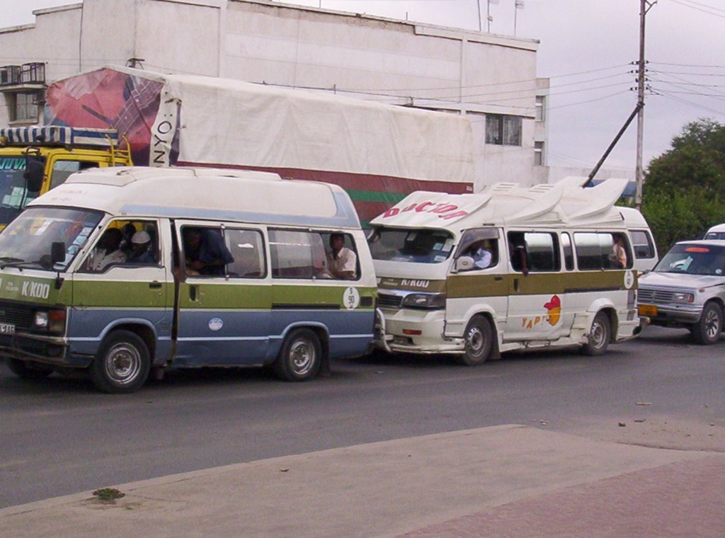 Times in Tanzania: Local transport: Dala dala (Minibus)