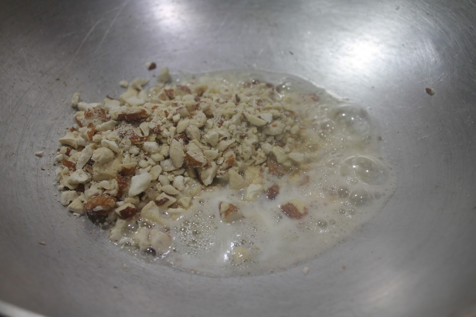 VineelaSiva: Gondh Laddoo/Wheat flour and Nuts Laddoo/Edible Gum Laddoo