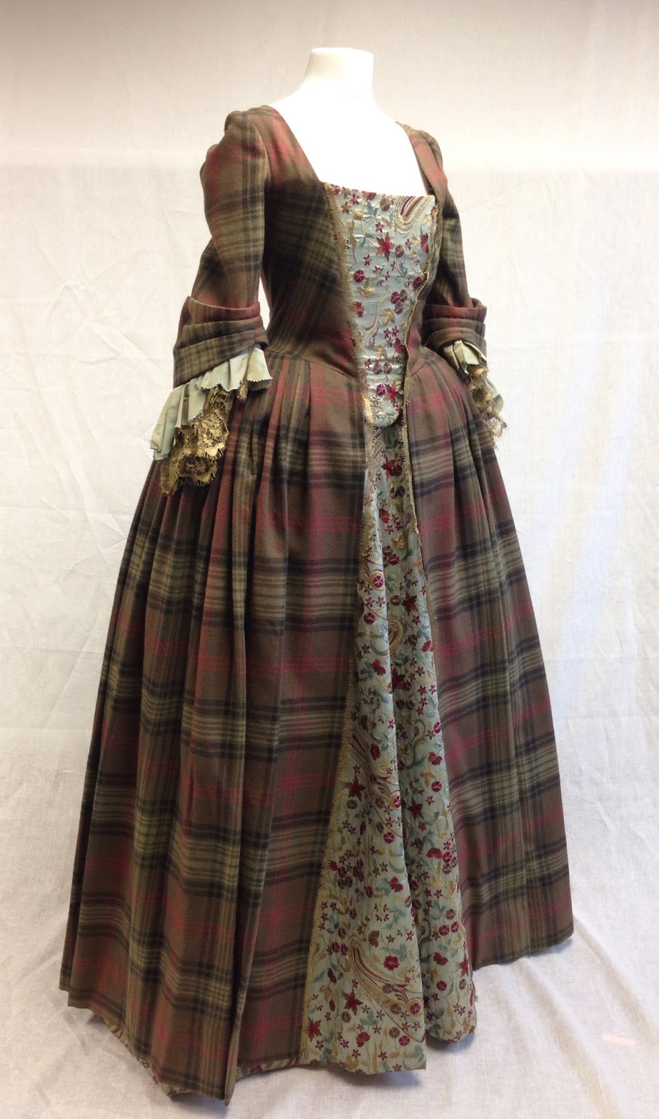 Maggie's Costume Wardrobe: Outlander "The Gathering" gown