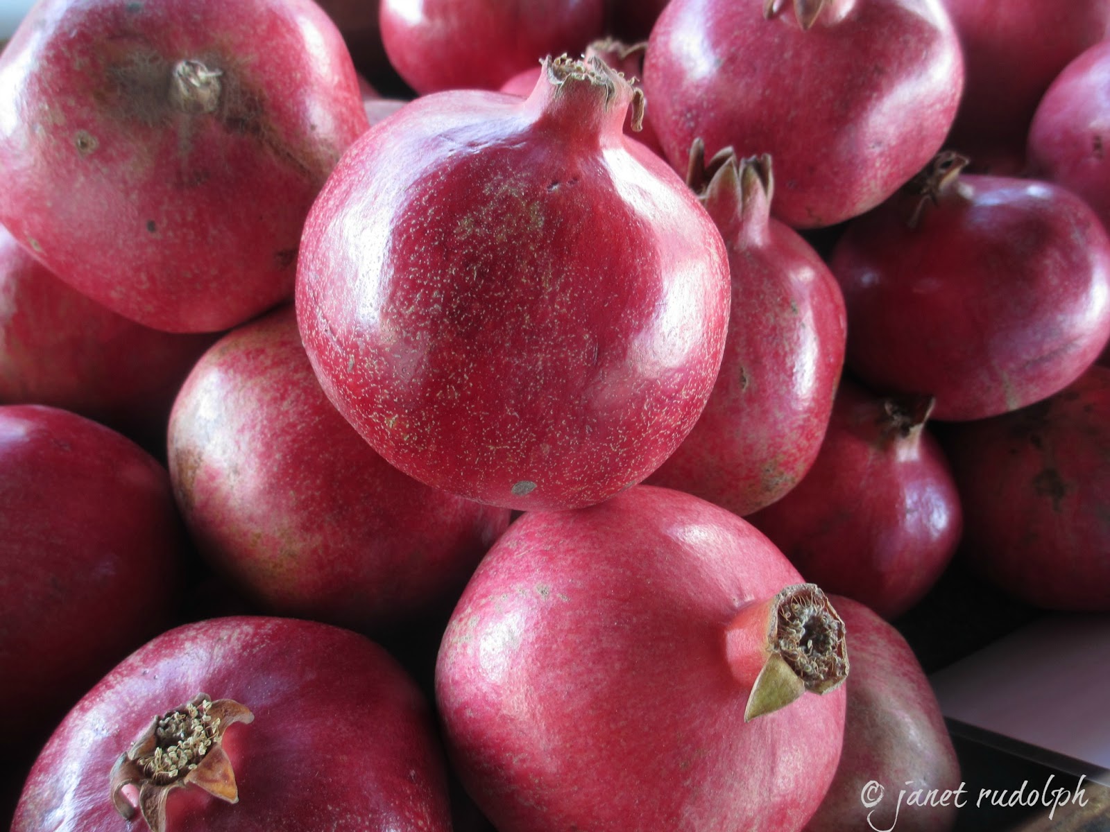 Dying for Chocolate: CHOCOLATE COVERED POMEGRANATE SEEDS: How to De ...