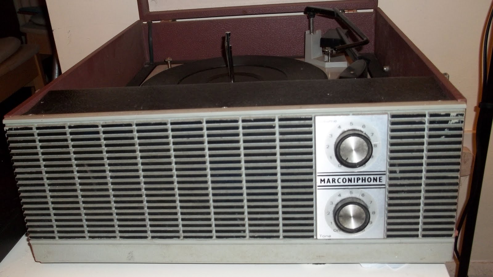 Hawianshirts: Marconiphone record player