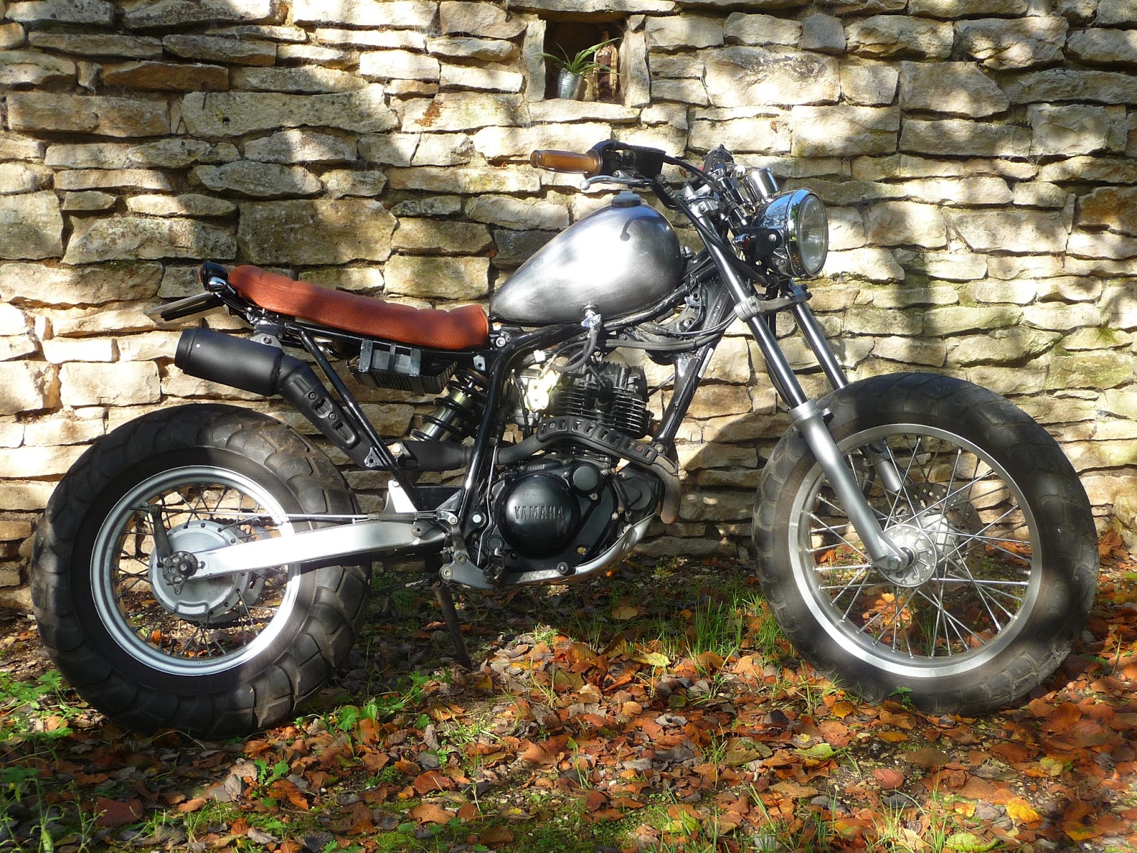 cafe racer BMW: TW 125 Fin du chantier / en attente de livraison