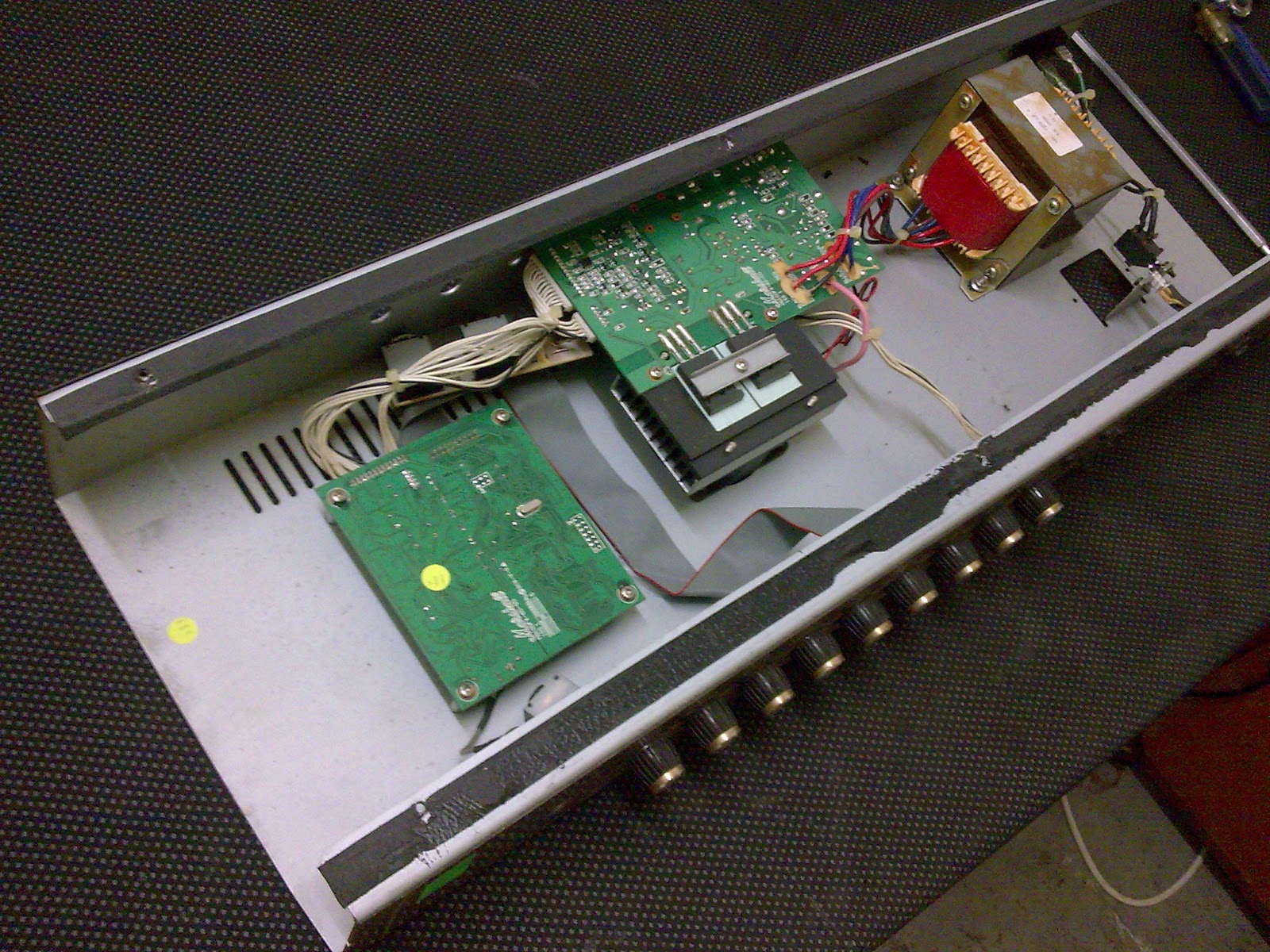 Membaiki alatan muzik : Marshall MG100FX