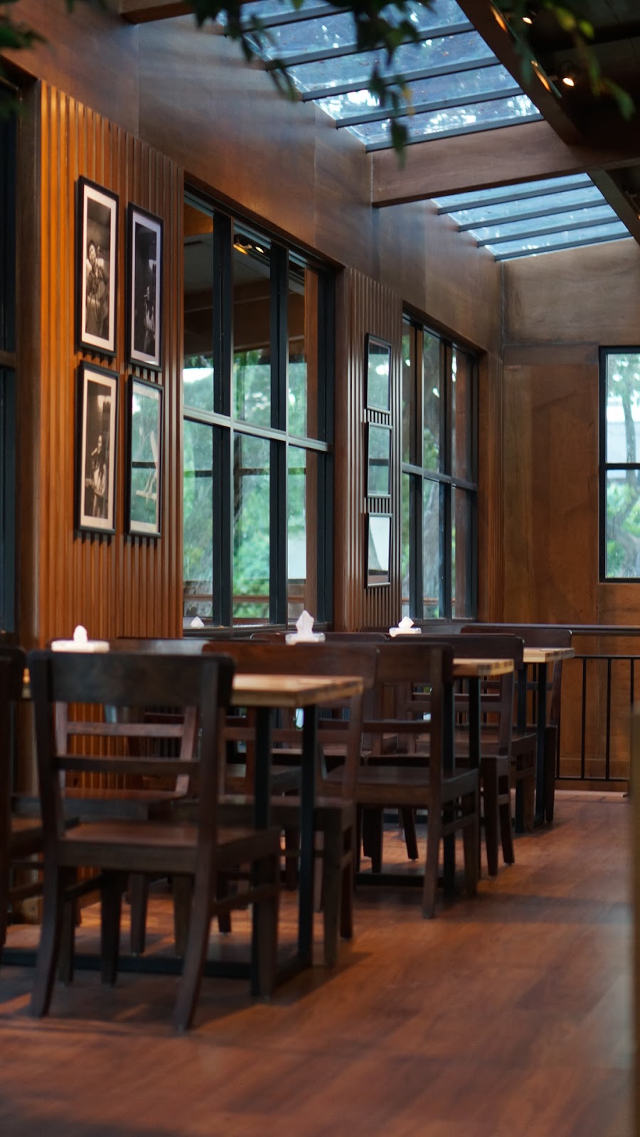 HOLYWINGS Surabaya (Review) | Laura Angelia