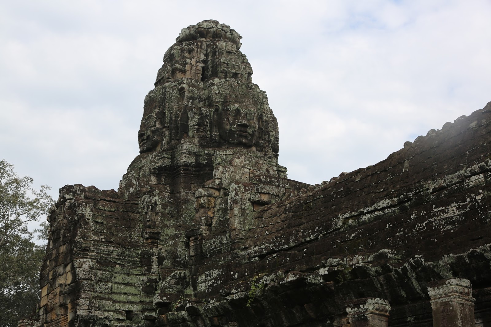 Chuck Kuhn's Cambodia : The Faces of Bayon - The upper terrace is home ...