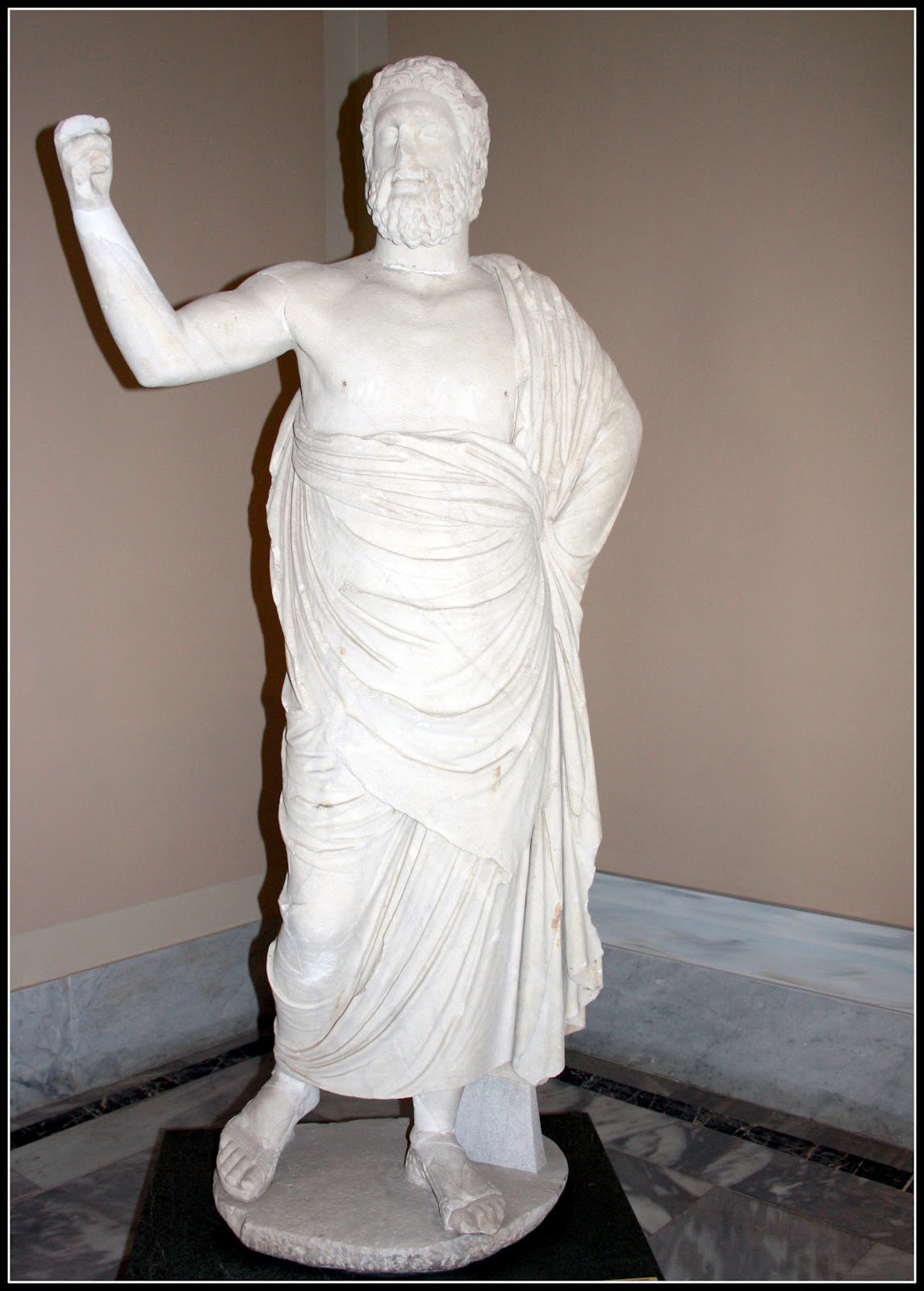 OĞUZ TOPOĞLU : Baş Tanrı Zeus Amon Heykeli, İstanbul arkeoloji müzesi.