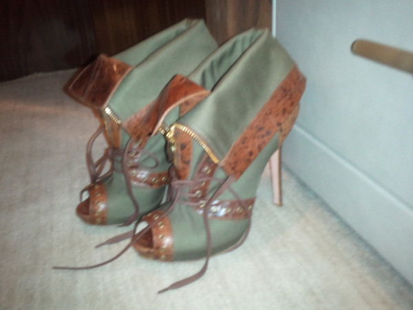 Absolutely Angie Harmon: MASTER POST: Angie Harmon's shoes of the day!