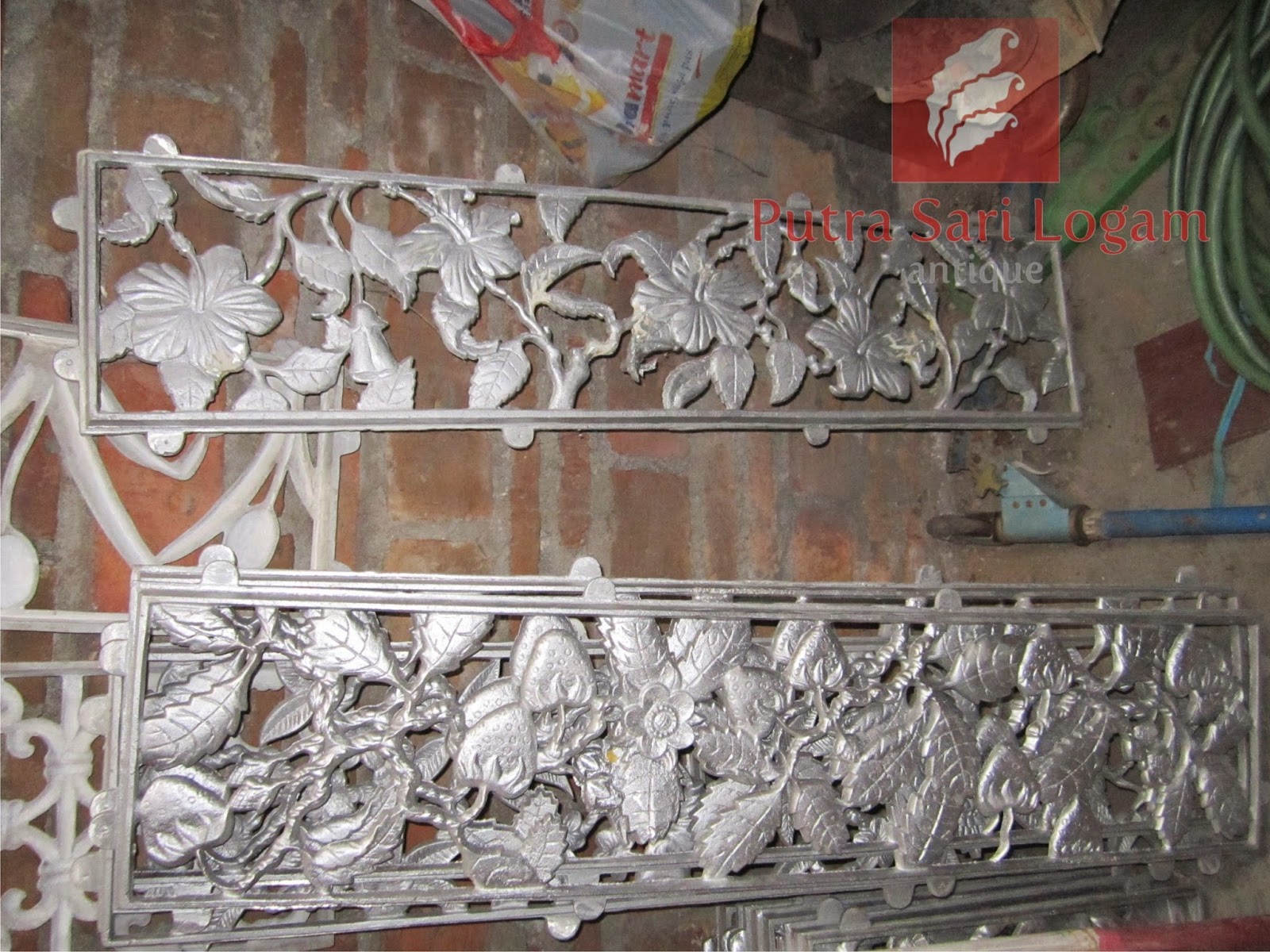 Sandaran Kursi Antik ~ Ornamen Antik