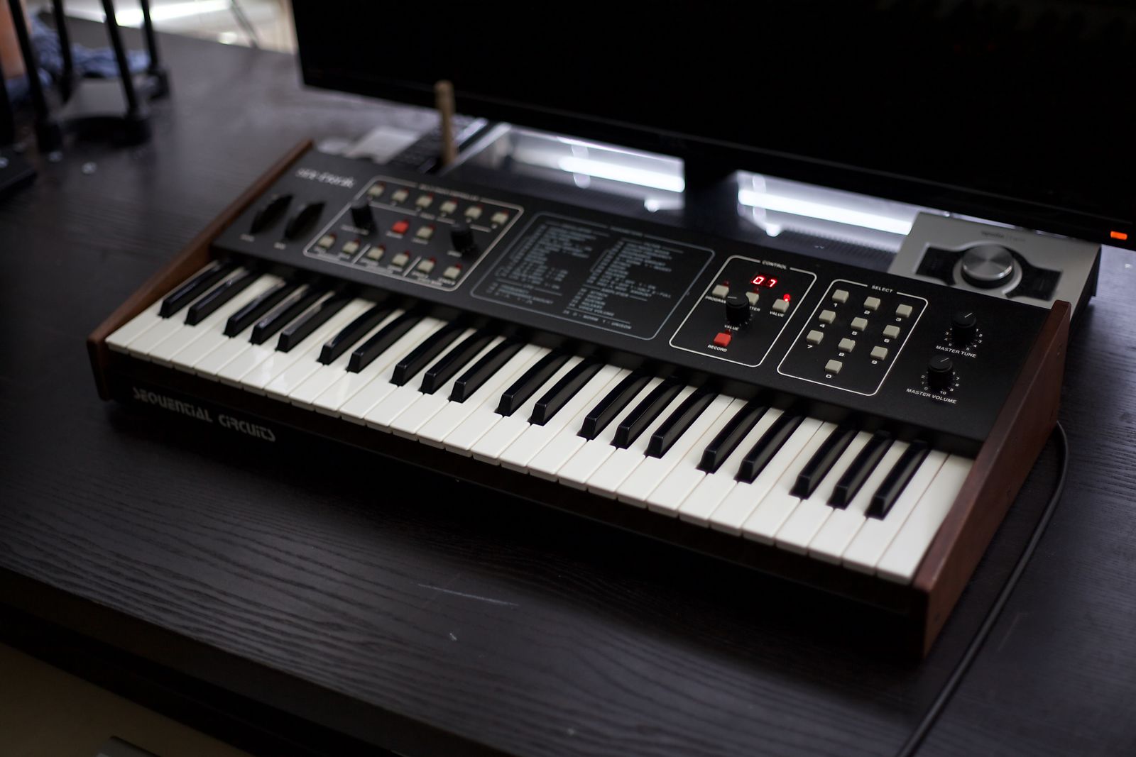 MATRIXSYNTH: Sequential Circuits Six Trak