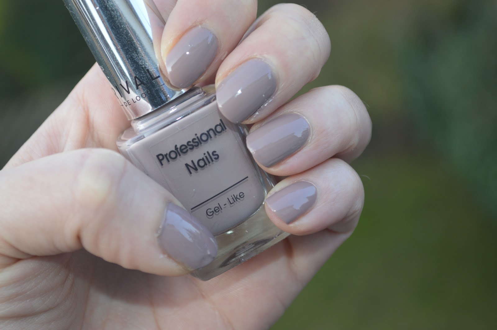 All about Melli: Rival de Loop - Professional Nails 05