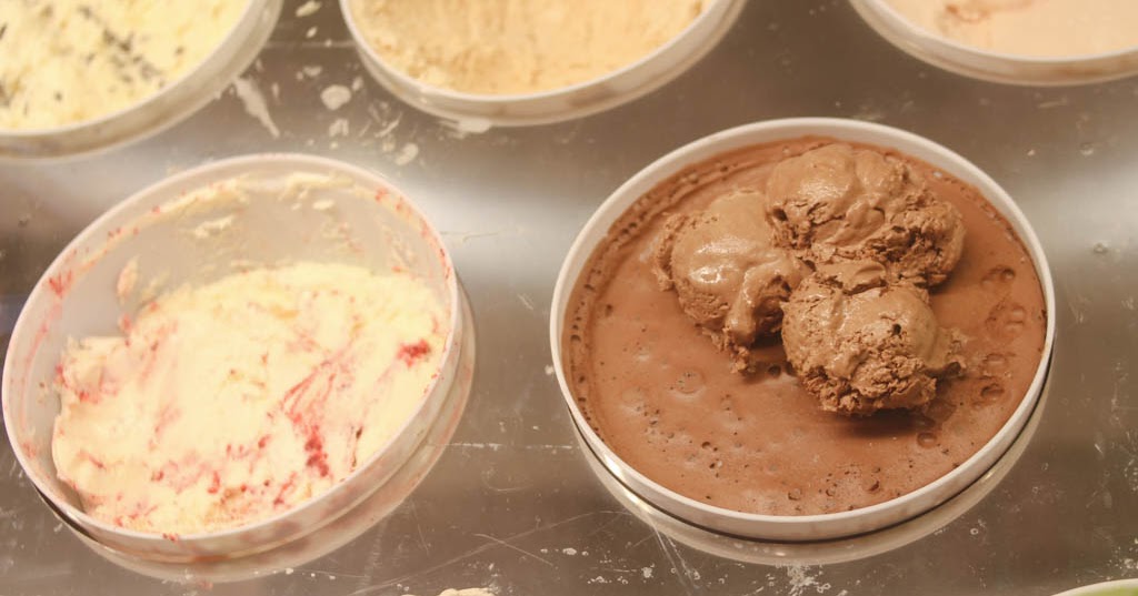 100+ Flavors of Ice Cream in Carousel Creamery, Greenhills - A Not-So ...