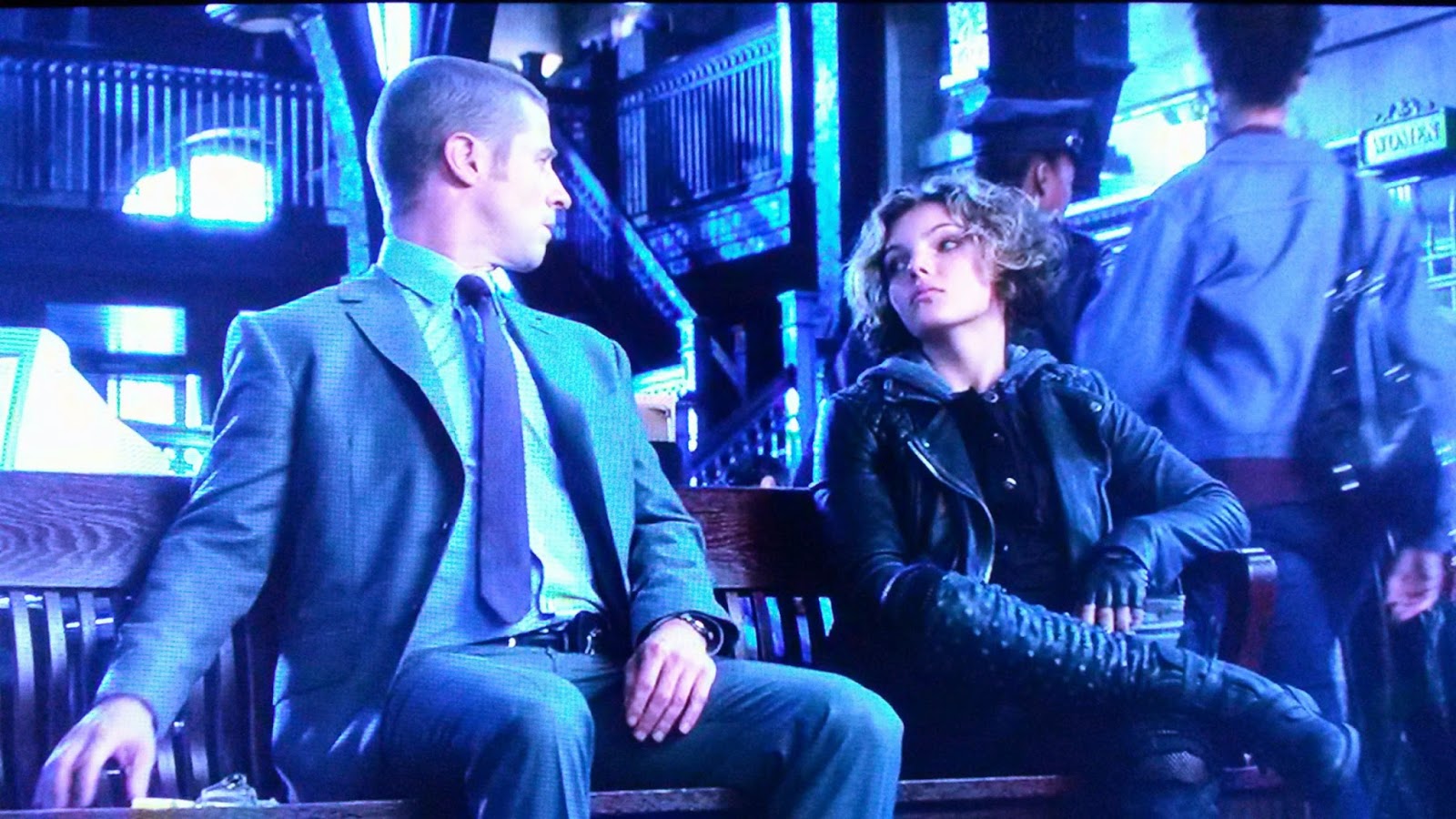 Dark Knight Dave's Batman Blog: Gotham - "Cat"